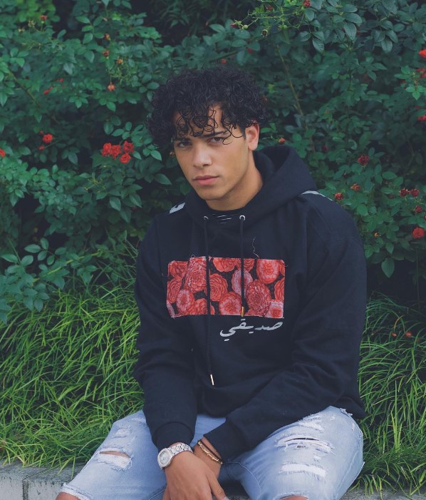 Join The ‘Champagne Party’ with Jordan Draper and His Powerful Bars